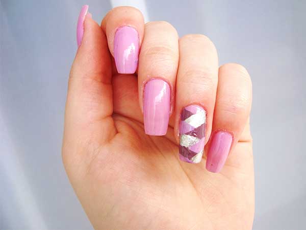 How to Fix a Chipped or Broken Fingernail